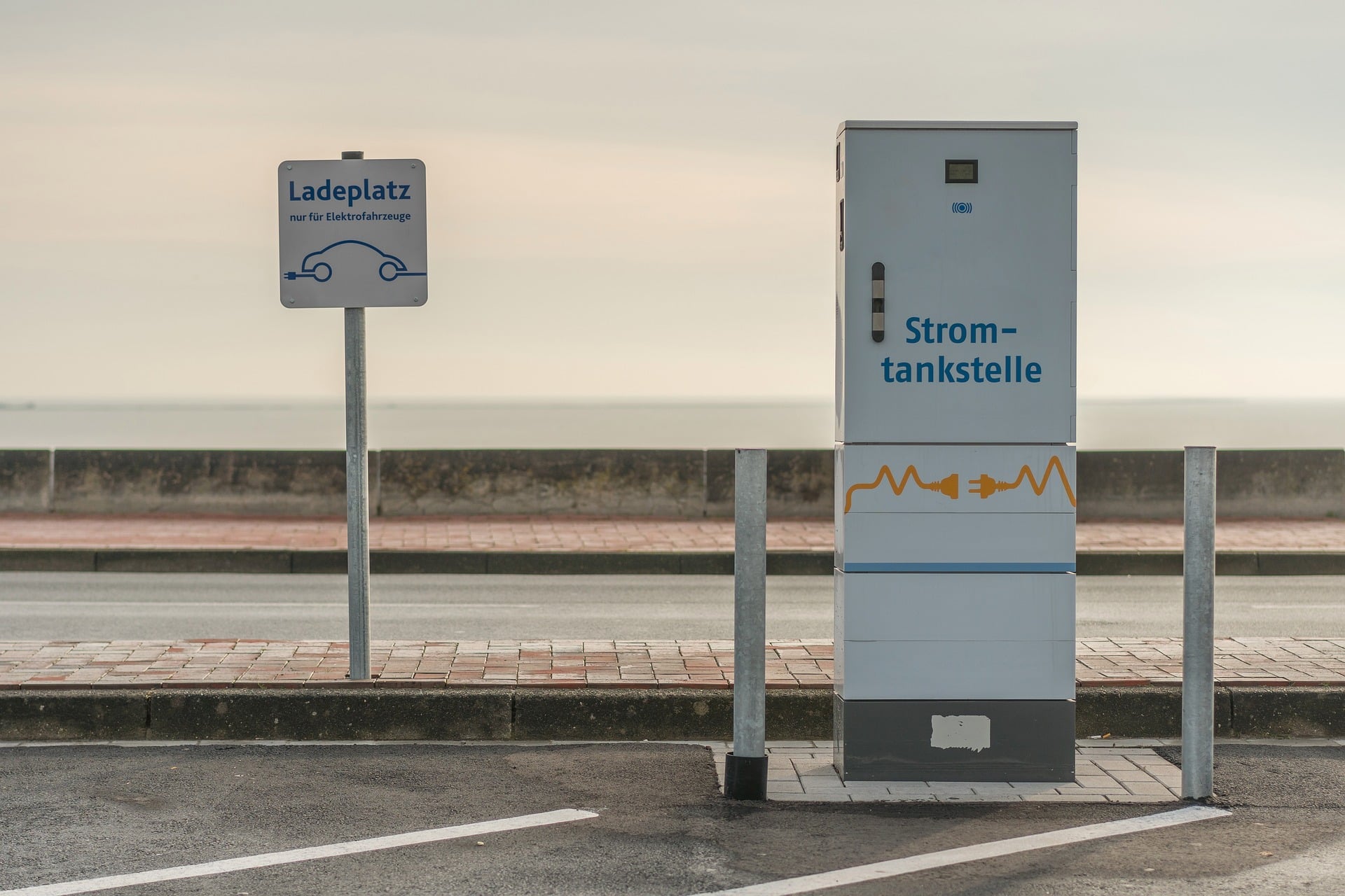 Cooperative Learning for Smart Charging of Shared Autonomous Vehicle ...